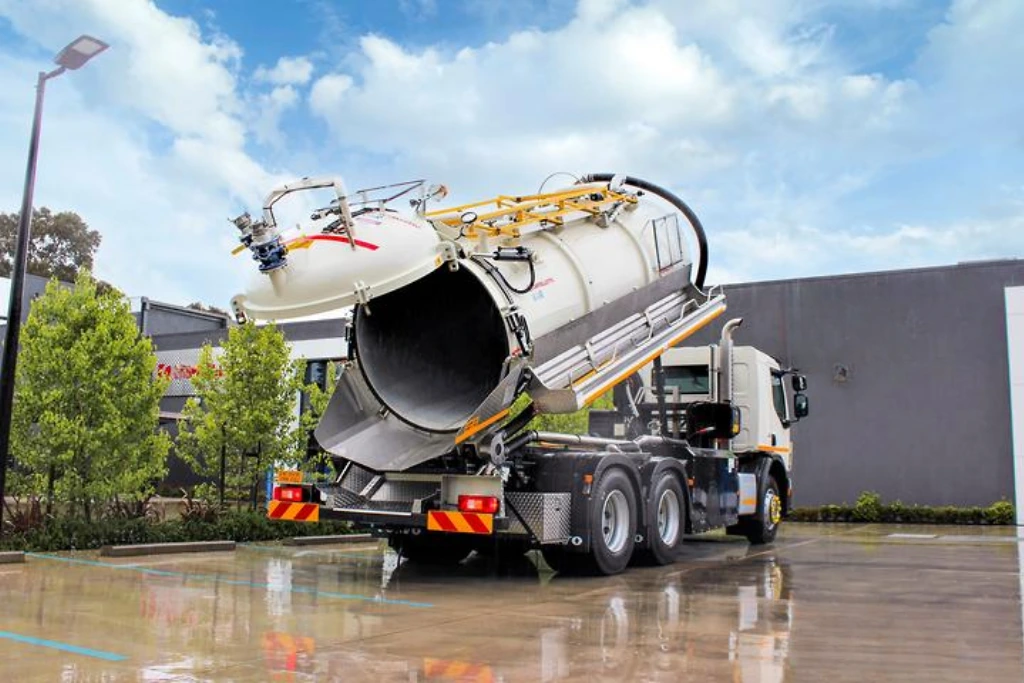 Truck Mounted Suction Cum Jetting Machine - Engitech Enviro